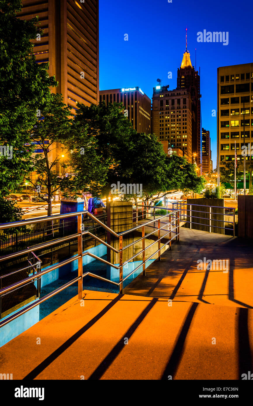 Night walkway hi-res stock photography and images - Alamy