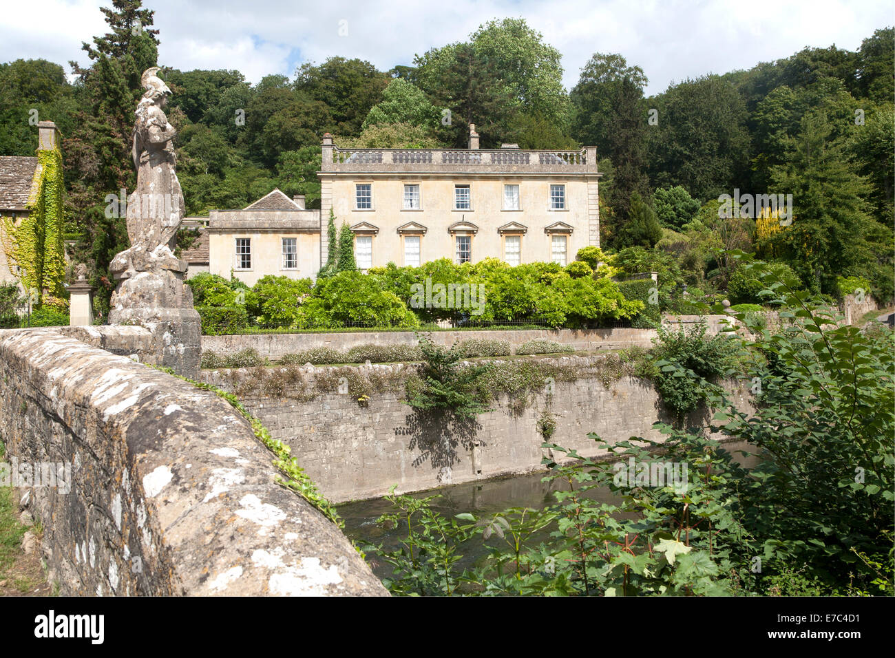 Iford manor bridge High Resolution Stock Photography and Images - Alamy