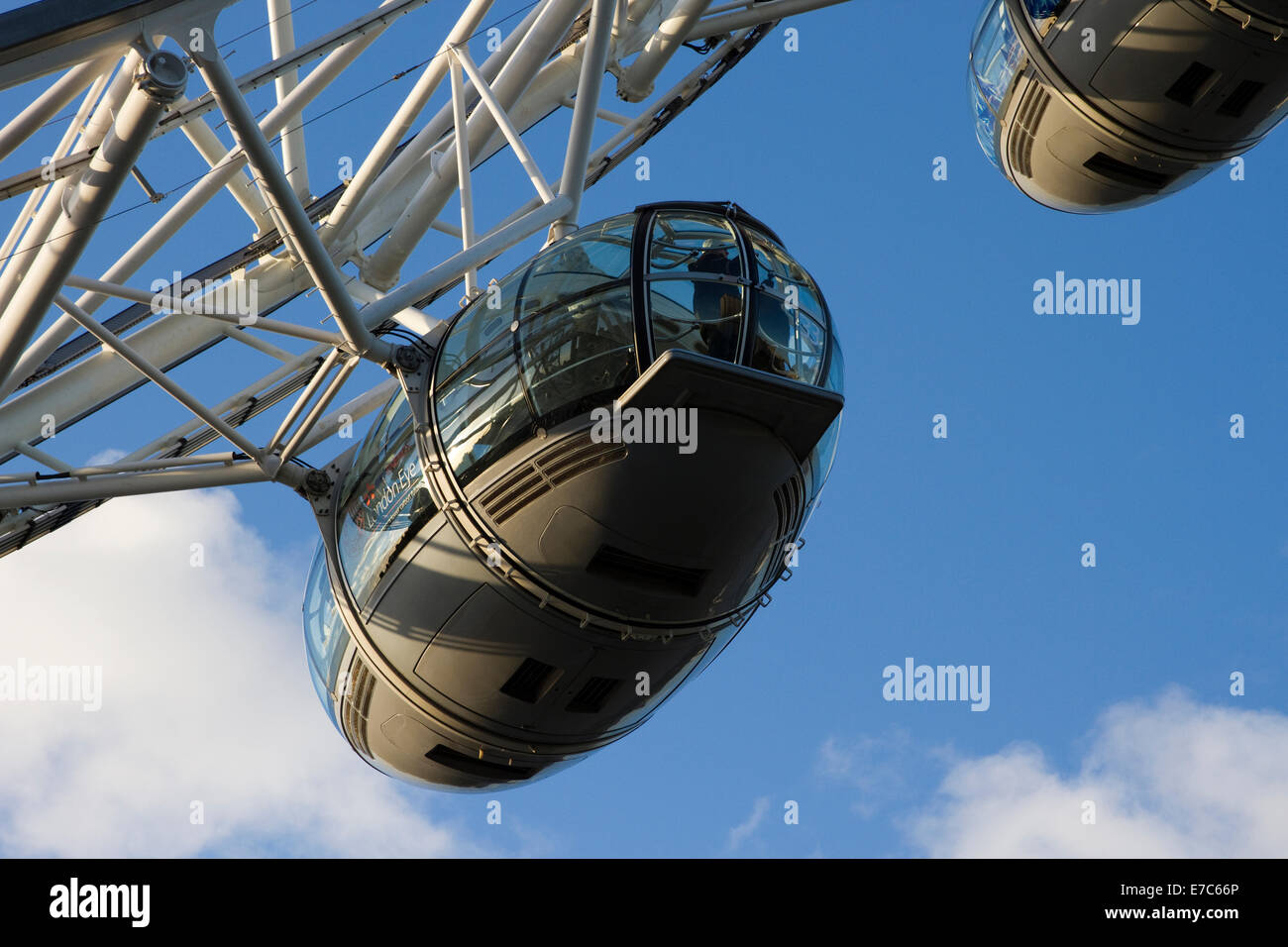 Pod on london eye hi-res stock photography and images - Alamy