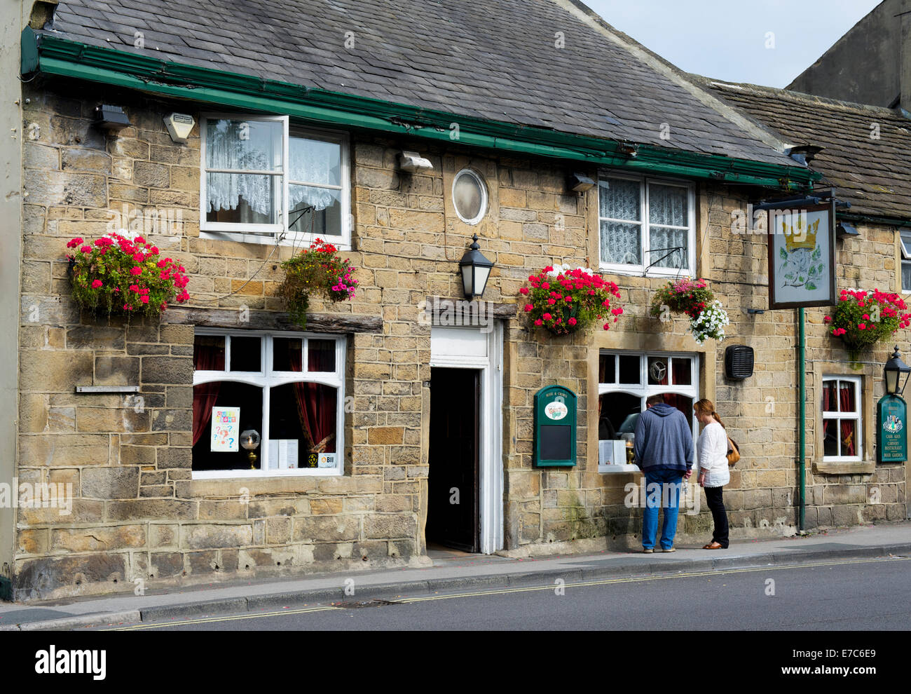 Rose And Crown Pub High Resolution Stock Photography and Images - Alamy