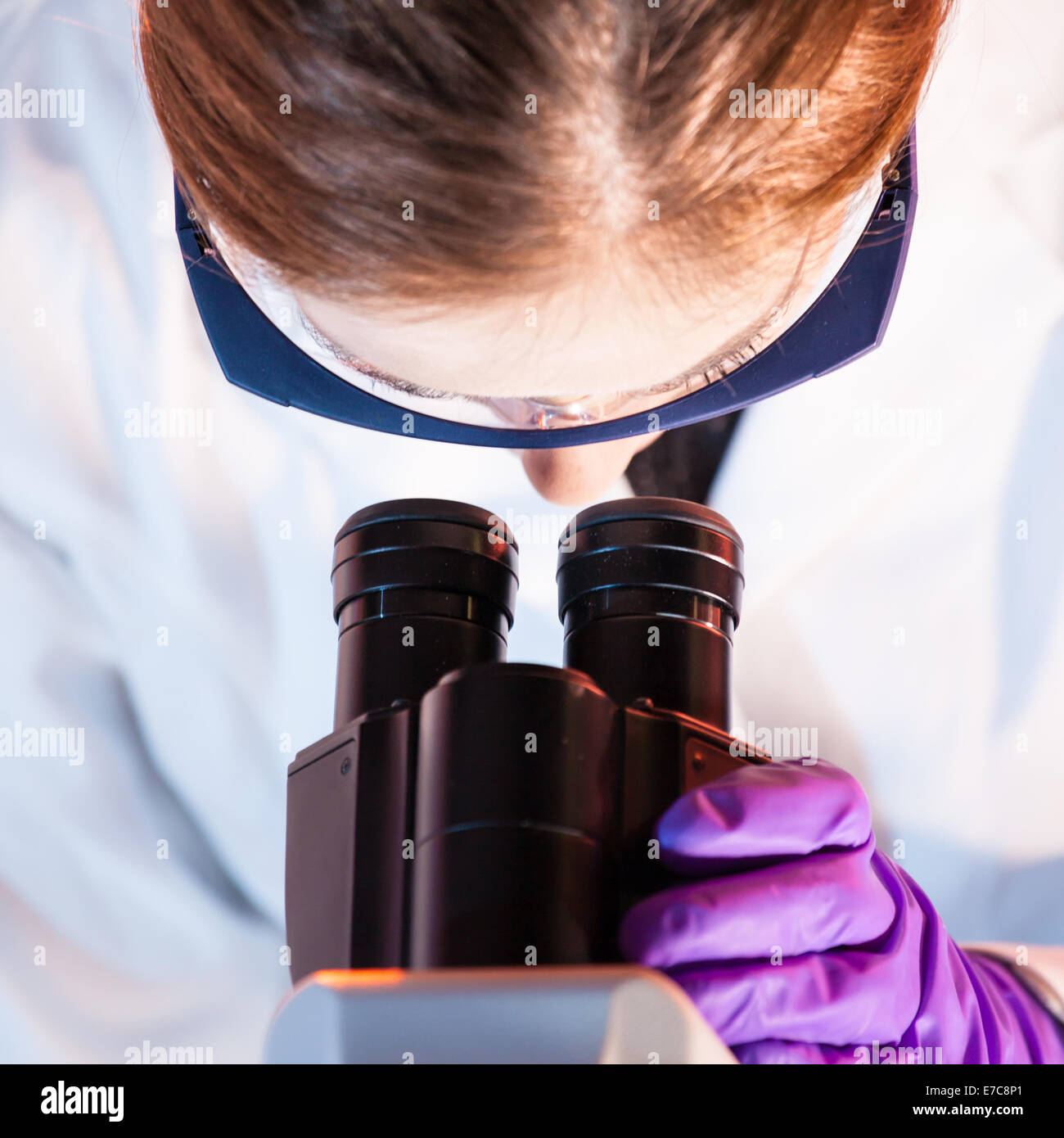 Microscoping hi-res stock photography and images - Alamy