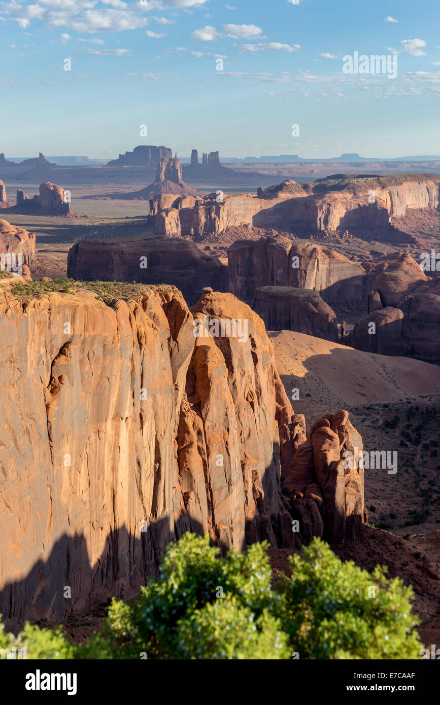 Hunts mesa monument valley morning hi-res stock photography and images ...