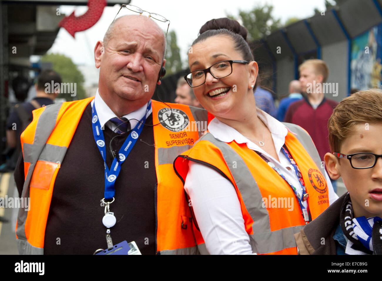 Supporters stewards premier league football hi-res stock photography ...