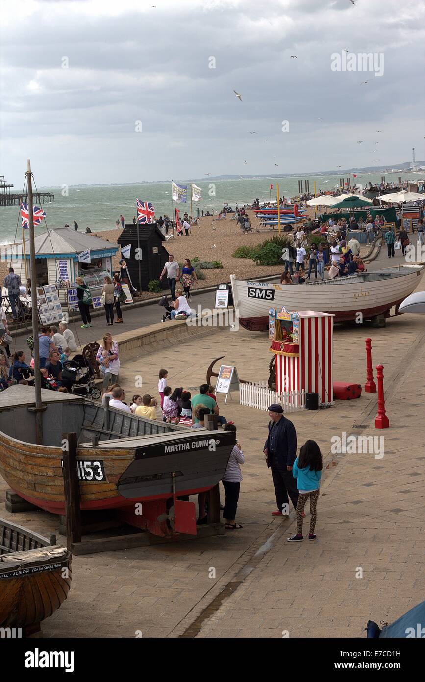 Brighton promenade hi-res stock photography and images - Alamy