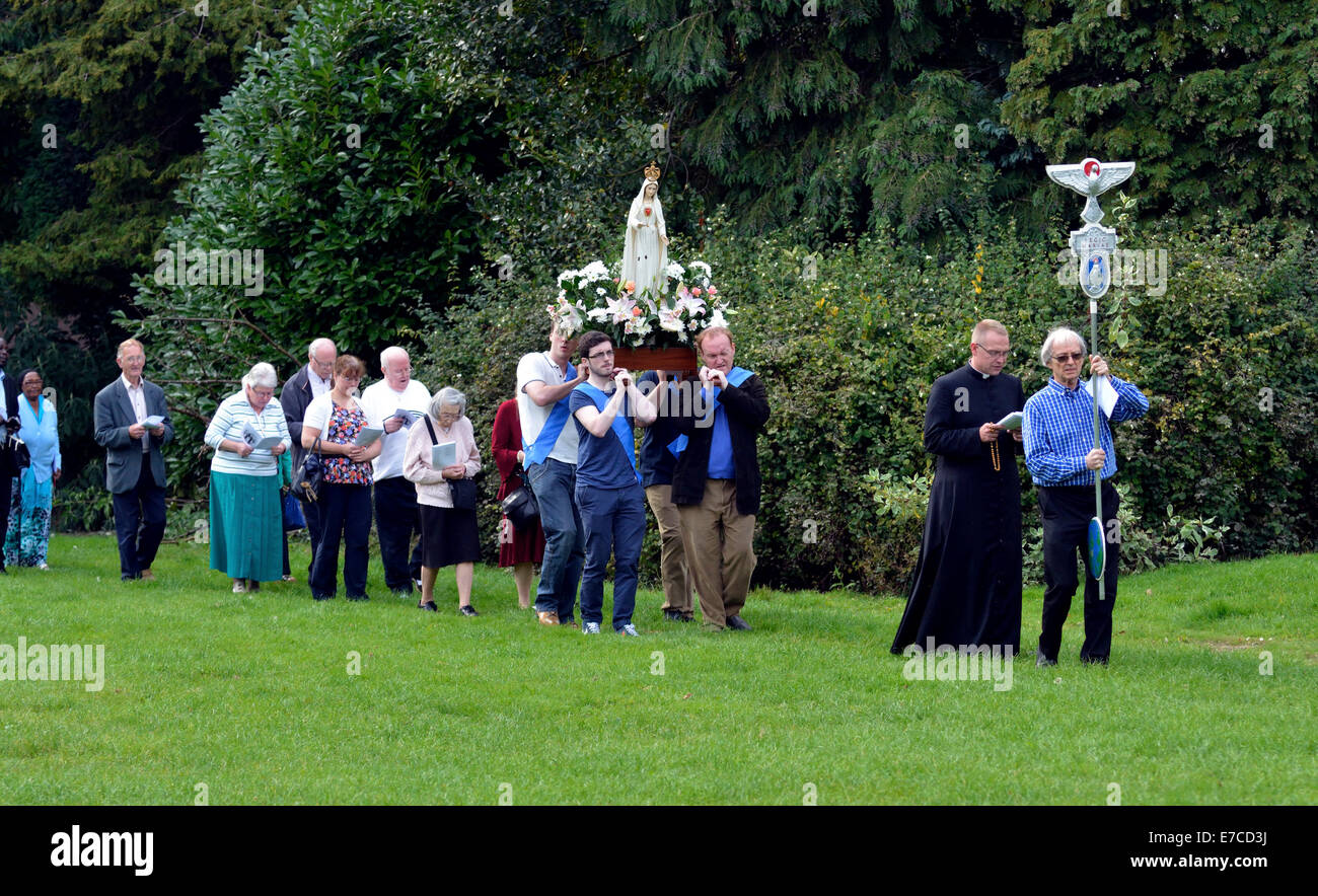 Procession hymn singing prayers hi-res stock photography and images - Alamy