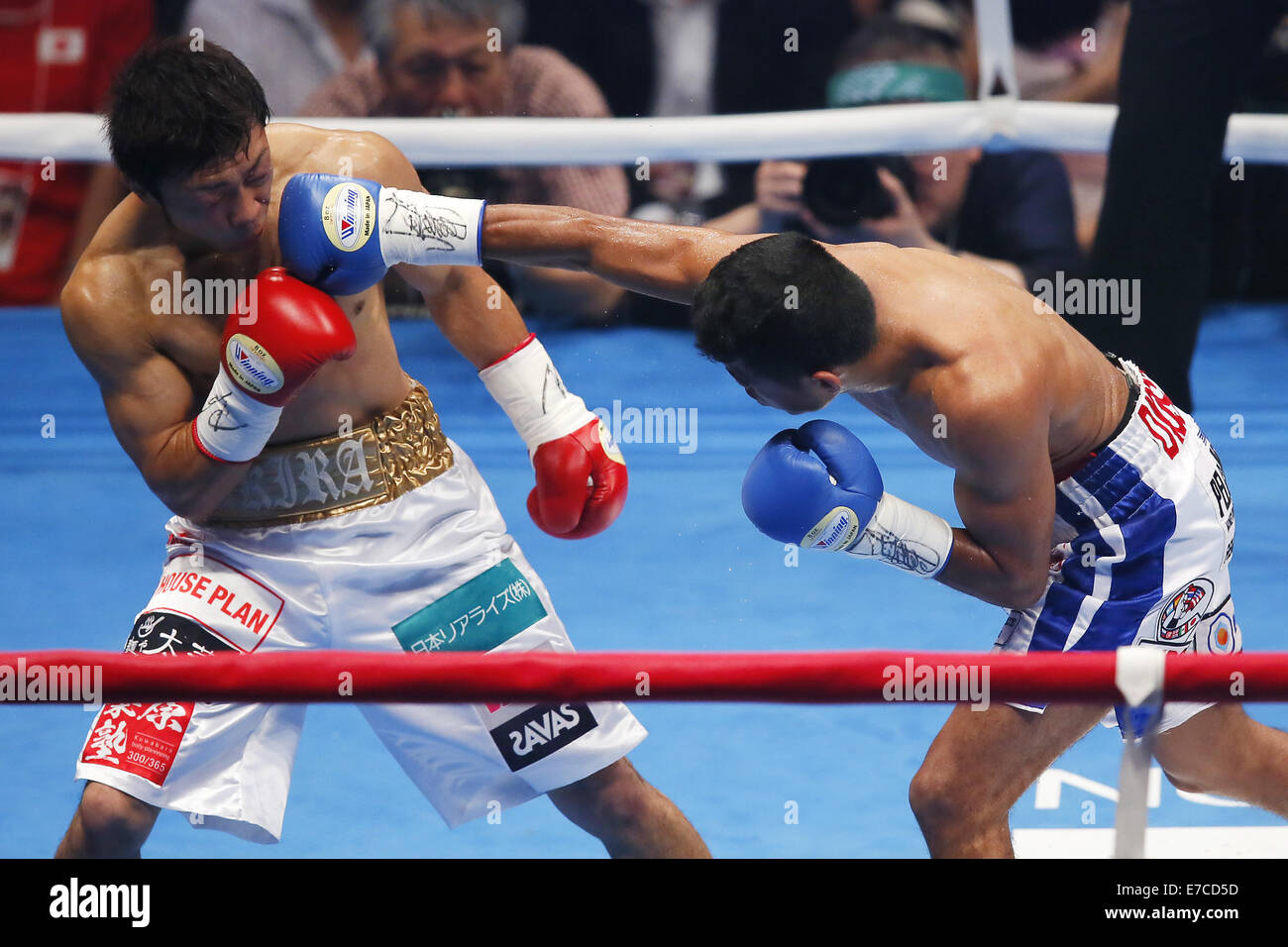 Yoyogi 2nd Gymnasium, Tokyo, Japan. 5th Sep, 2014. (L-R) Roman Gonzalez ...