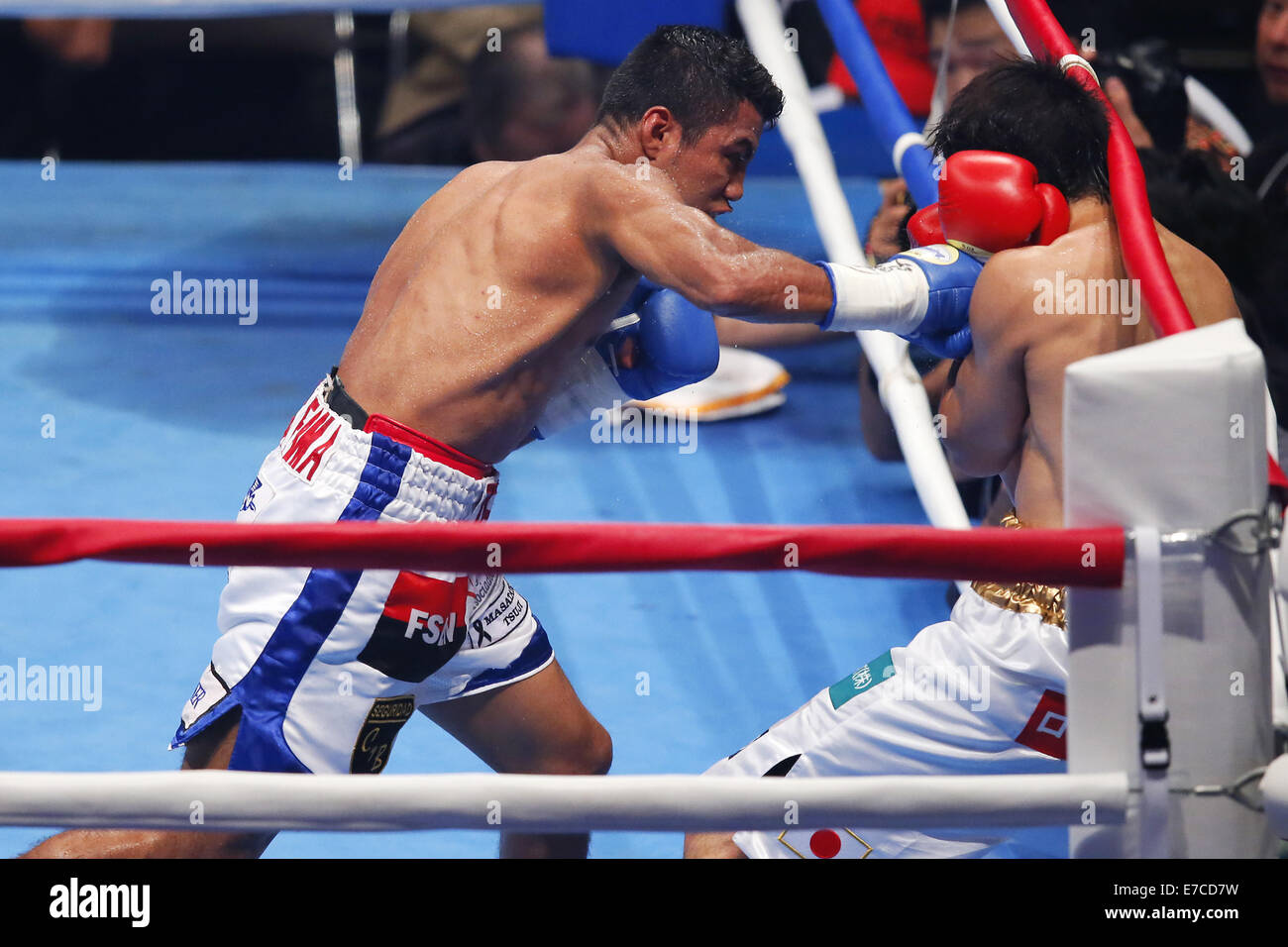 Yoyogi 2nd Gymnasium, Tokyo, Japan. 5th Sep, 2014. (L-R) Roman Gonzalez ...