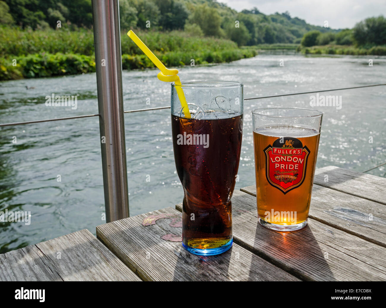The mayfly pub and river test hi-res stock photography and images - Alamy