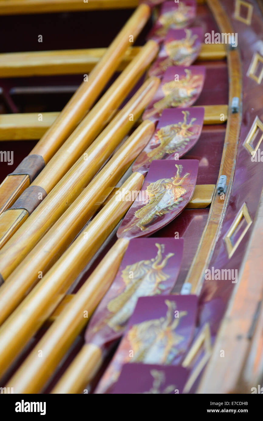 Queens royal barge hi-res stock photography and images - Alamy
