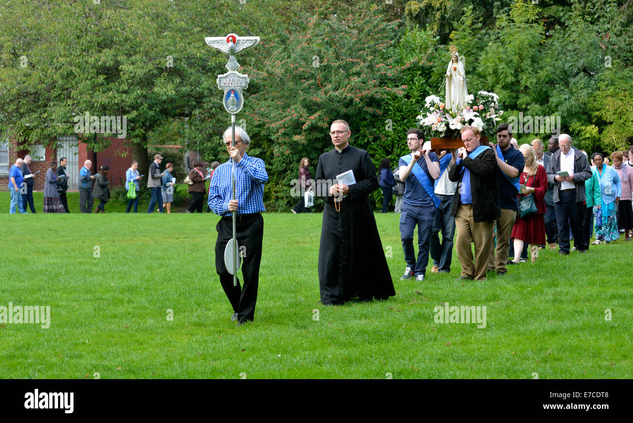 Procession hymn singing prayers hi-res stock photography and images - Alamy