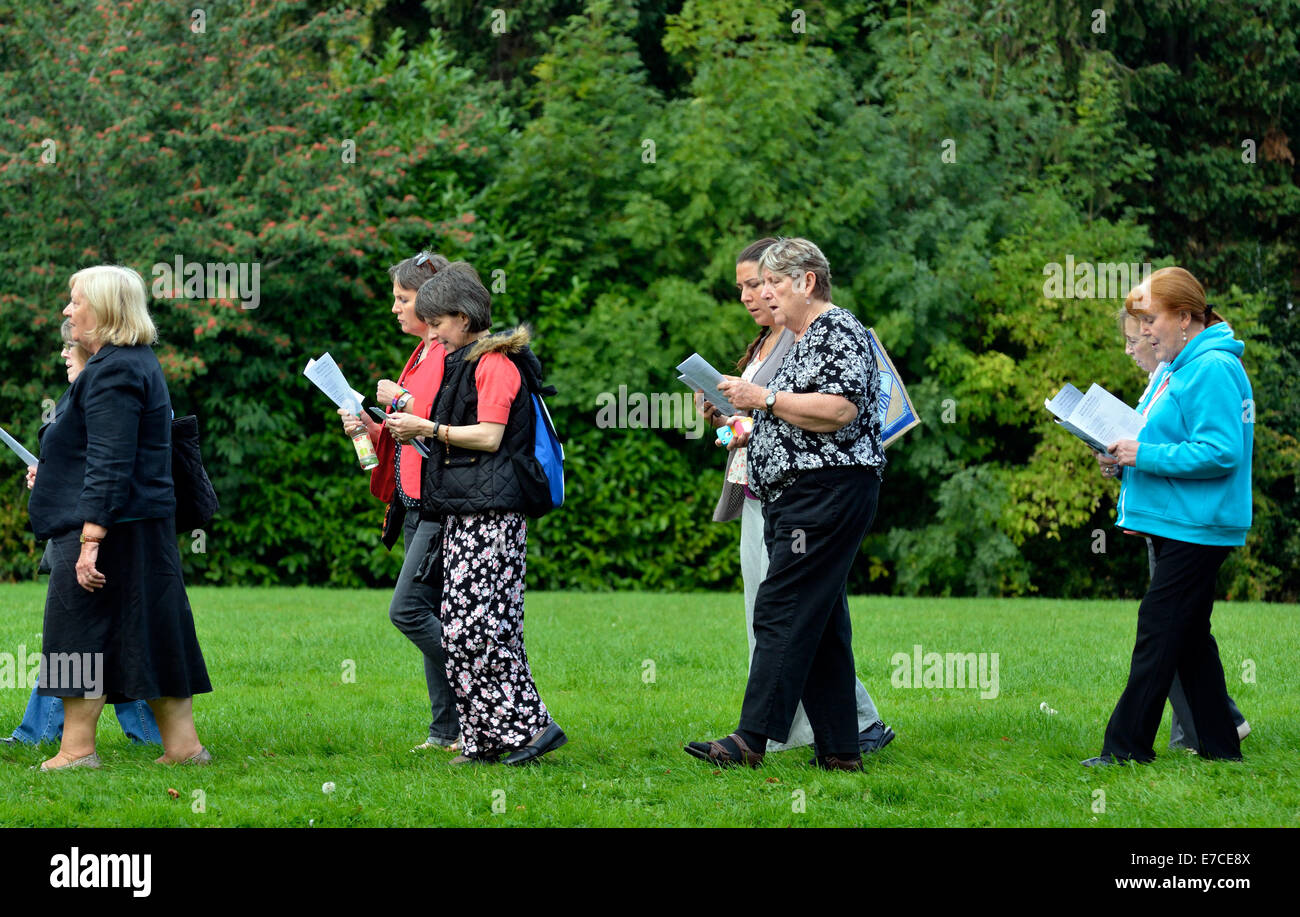 Procession hymn singing prayers hi-res stock photography and images - Alamy