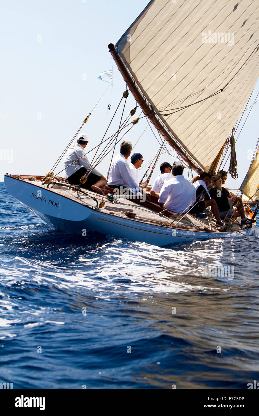 Imperia, Italy. 13th September 2014. Crew members sailing a yacht ...
