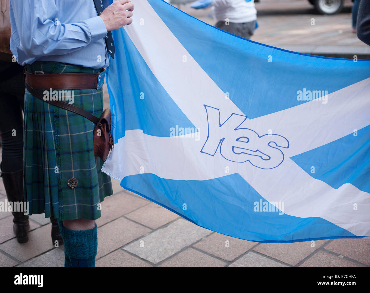 Blue yes kilt hi-res stock photography and images - Alamy