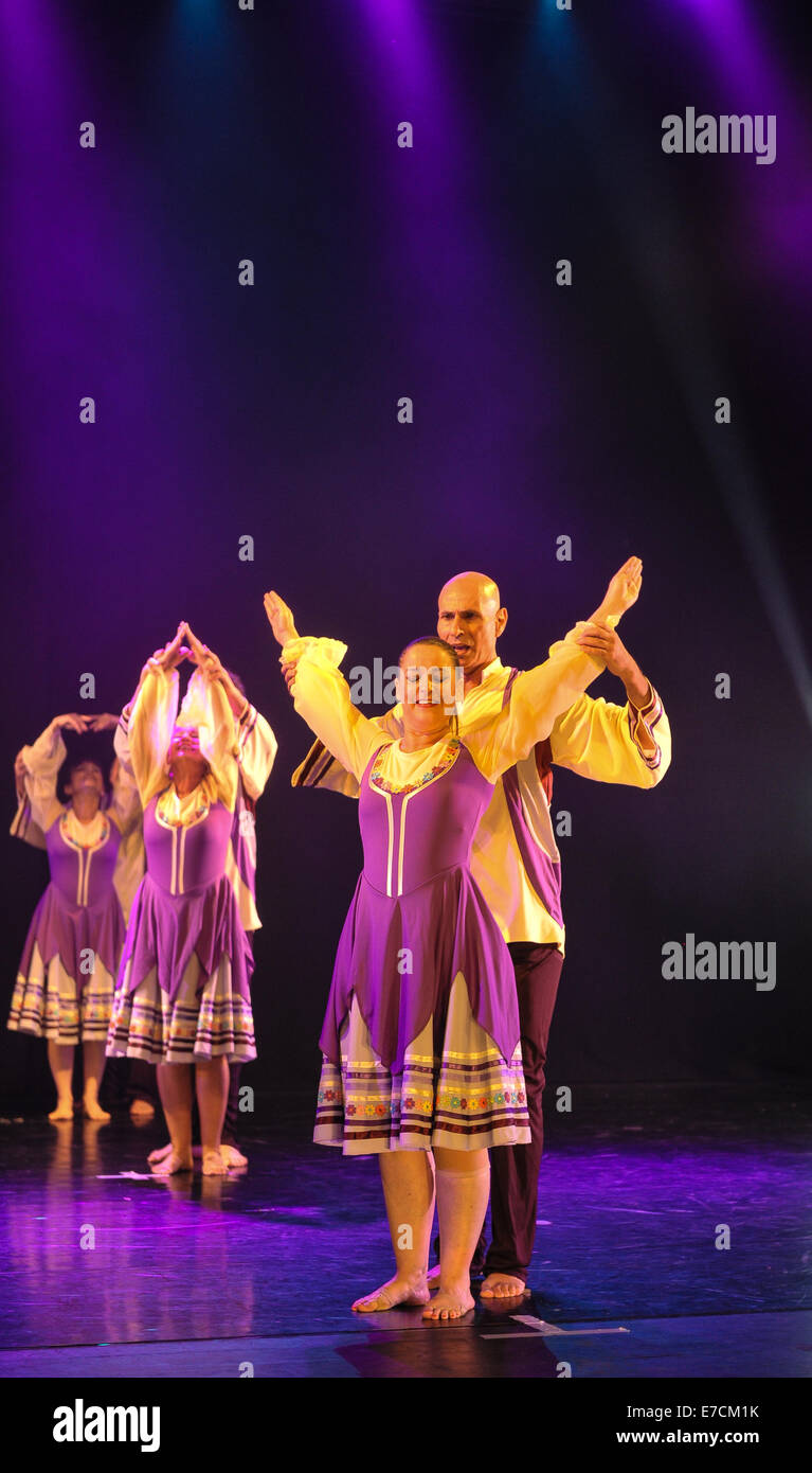 Israeli Dancing High Resolution Stock Photography and Images - Alamy