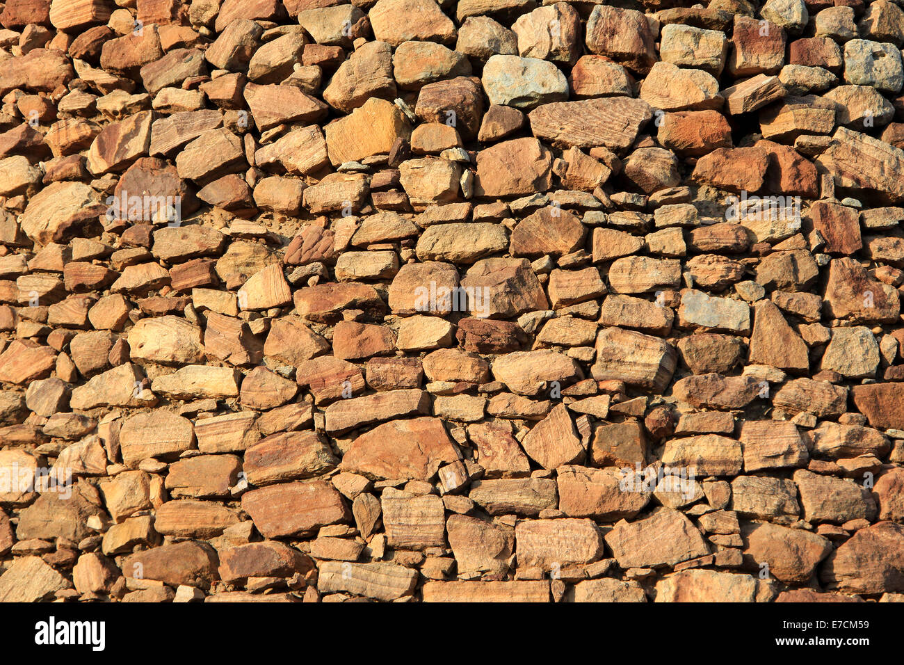 Pebble stone wall hi-res stock photography and images - Alamy