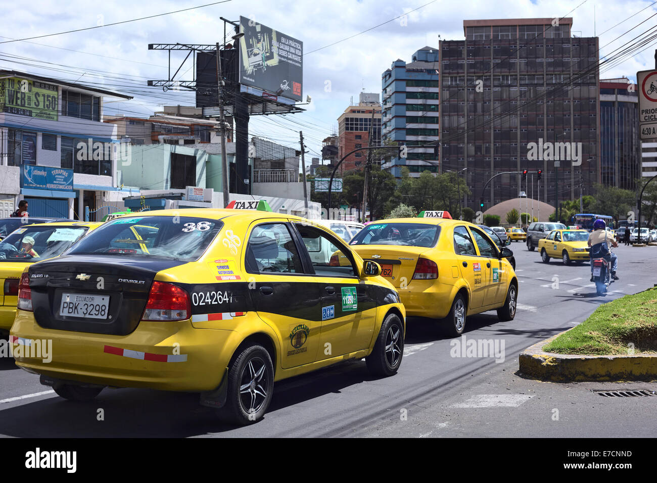 Taxis standing at red traffic lights at the intersection of Avenida de ...