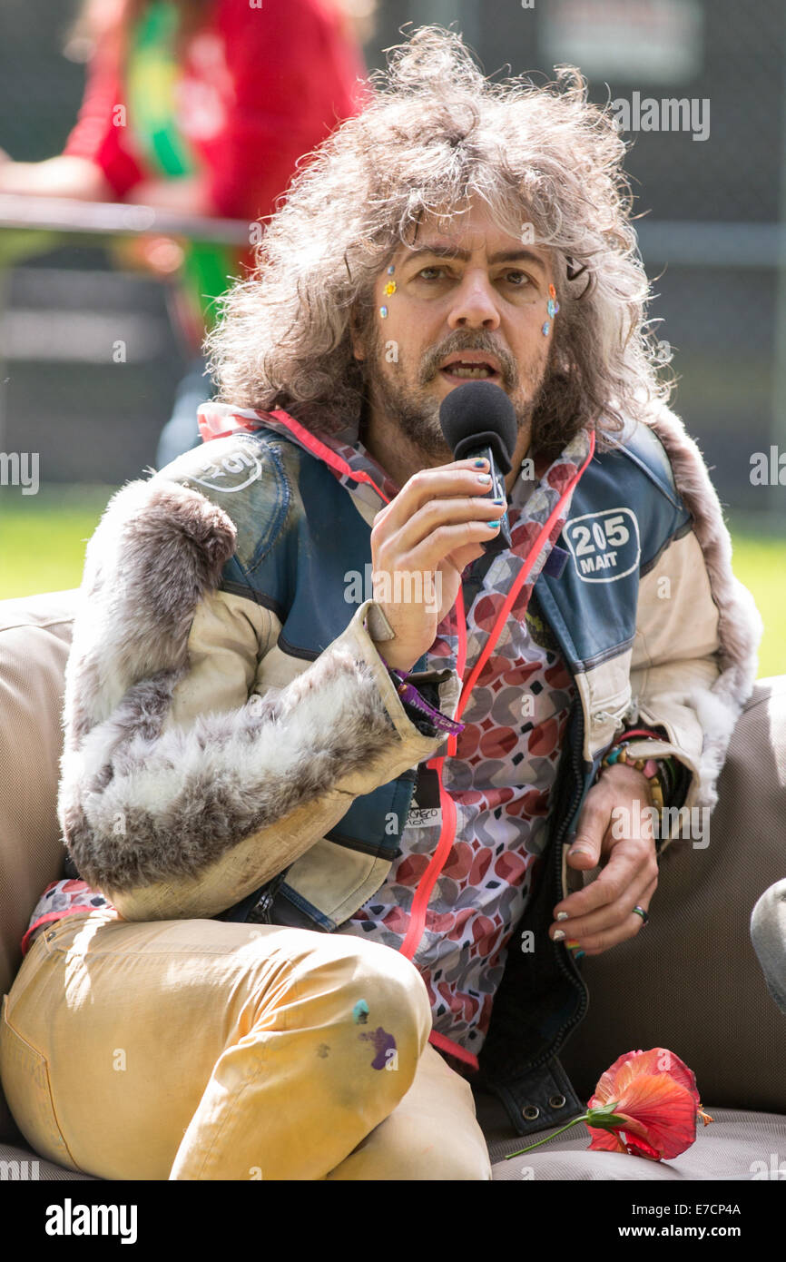 Wayne coyne musician hi-res stock photography and images - Alamy