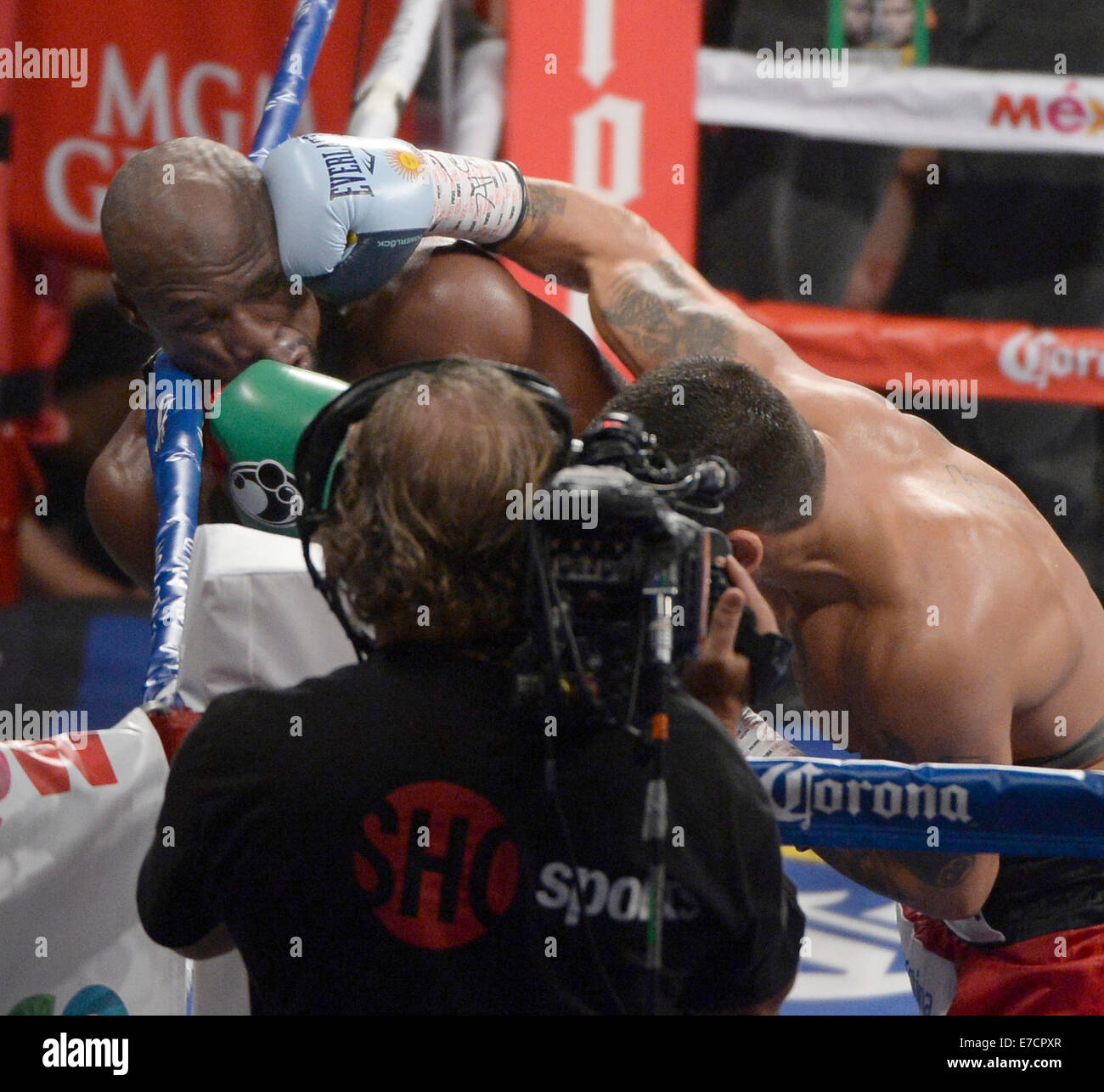 Las Vegas, Nevada, USA. 13th Sep, 2014. (In snake tks) Floyd Mayweather ...