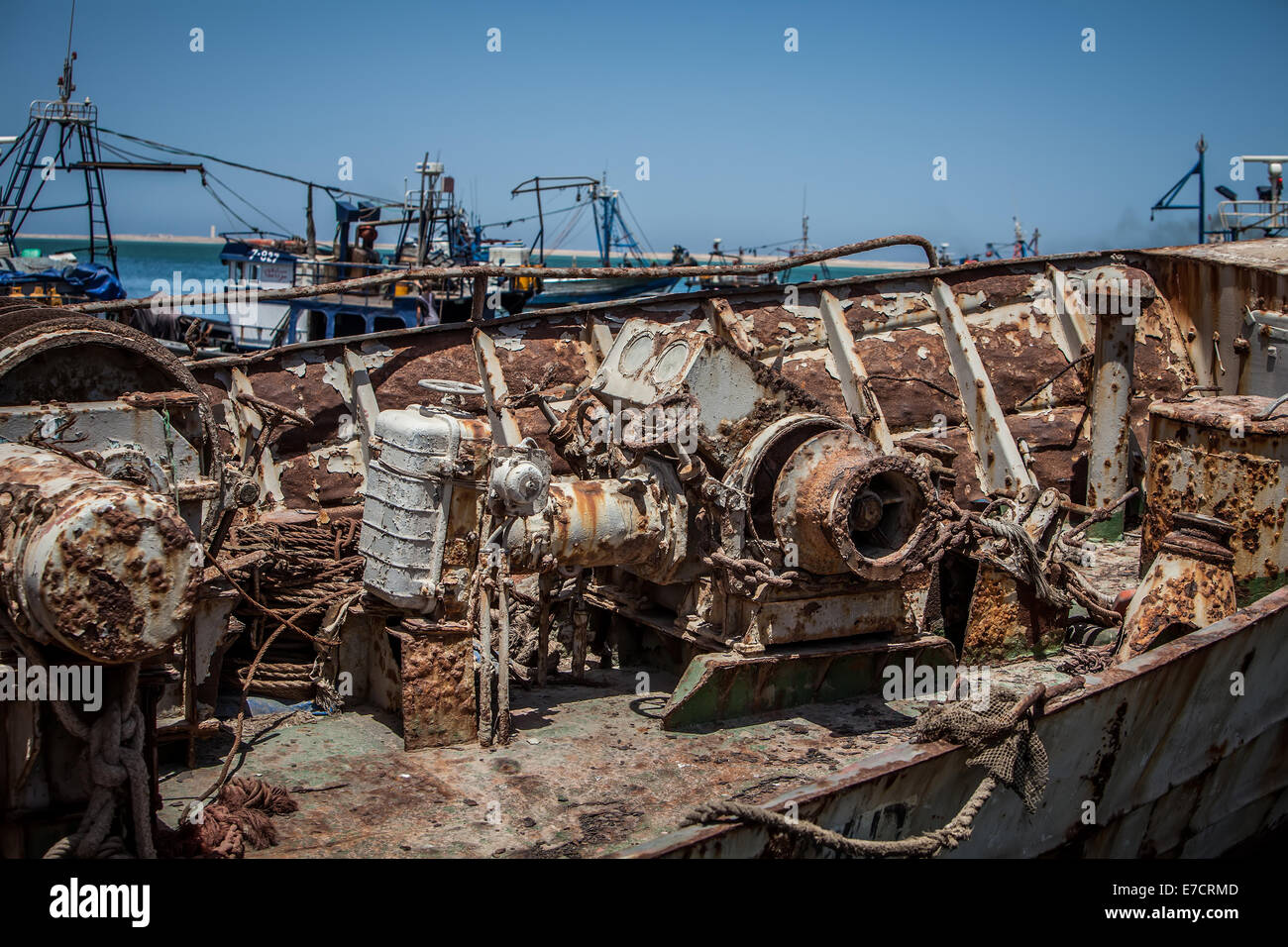 Ship tied to cleat hi-res stock photography and images - Alamy