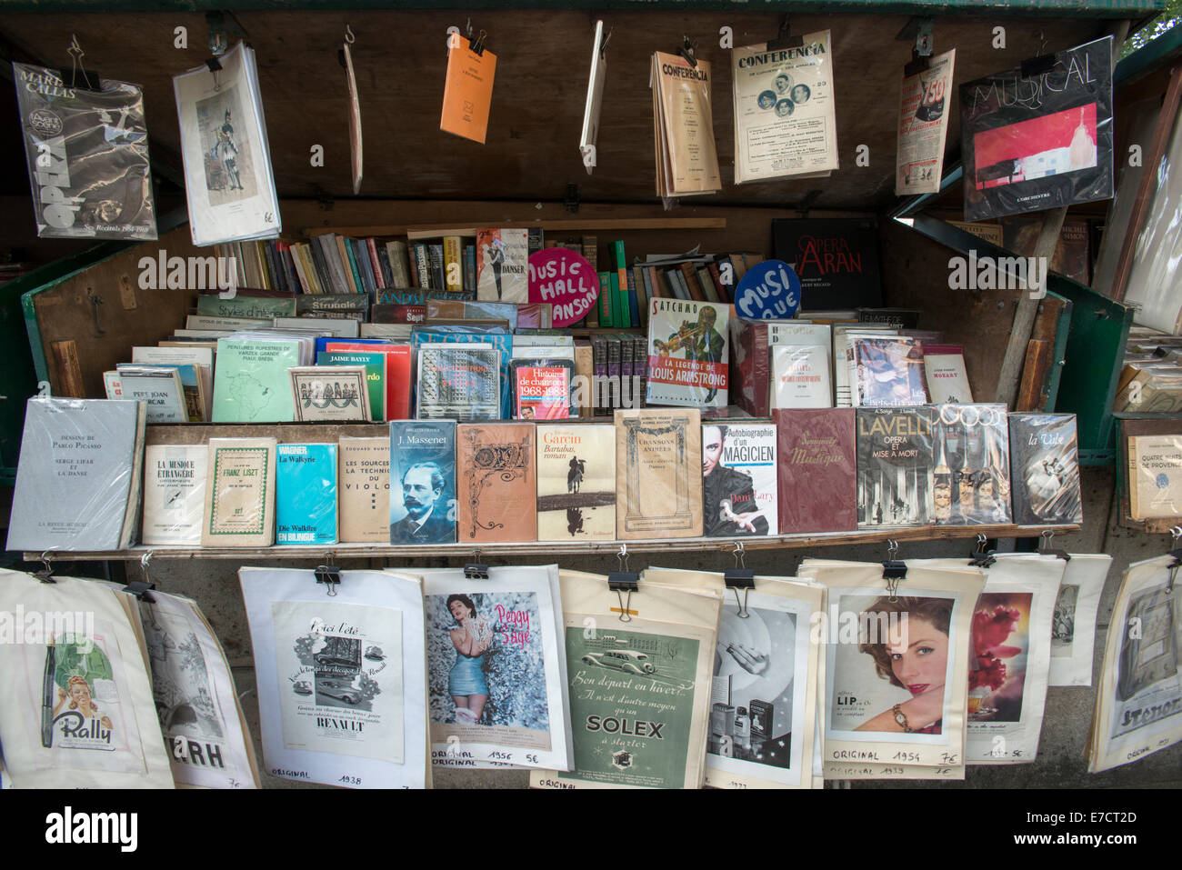 Vintage old books street horizontal hi-res stock photography and images ...