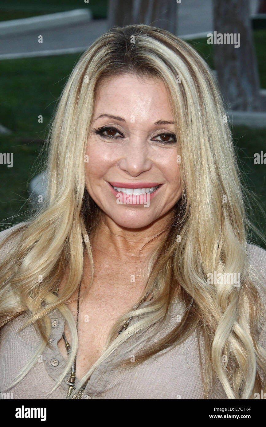 Elizabeth Daily High Resolution Stock Photography and Images - Alamy