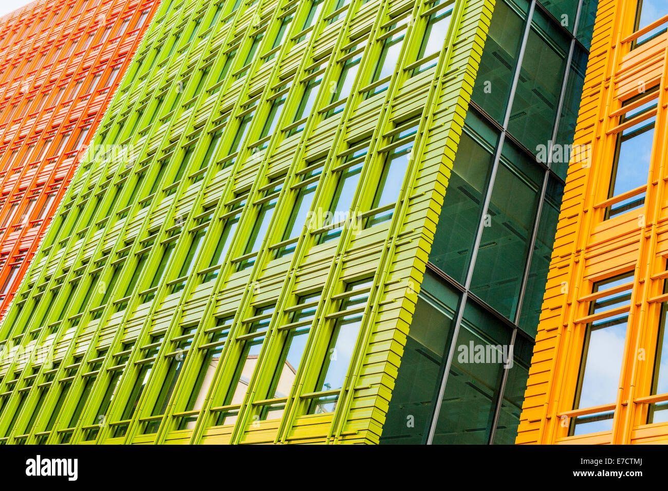 Modern architecture color metal hi-res stock photography and images - Alamy