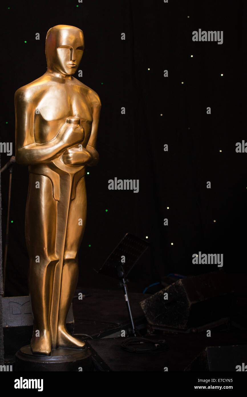Oscar statuette hi-res stock photography and images - Alamy