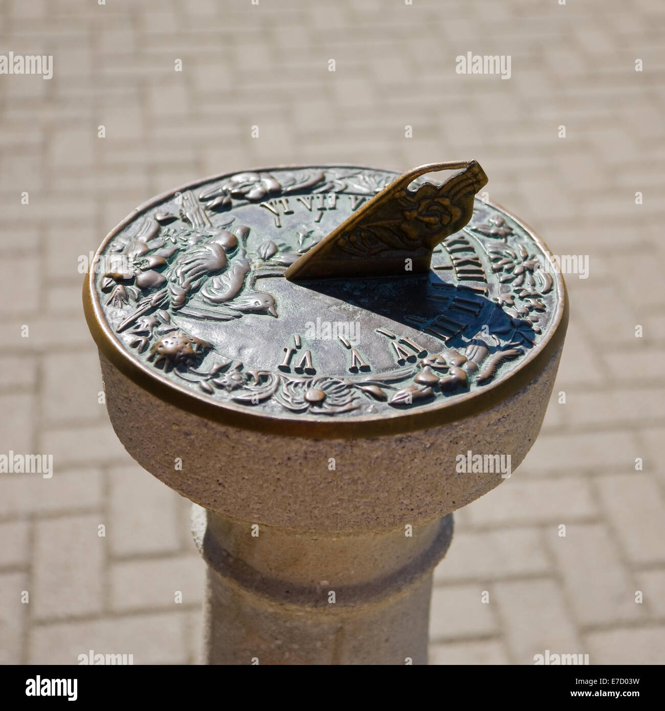 Ancient sundial clock face hi-res stock photography and images - Alamy