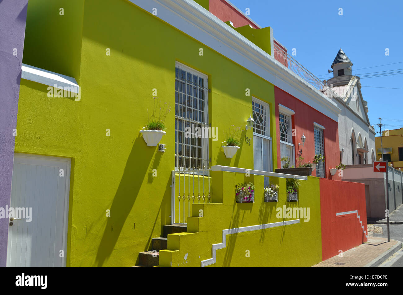 Brightly coloured houses in Bo Kaap, muslim community in Cape Town ...