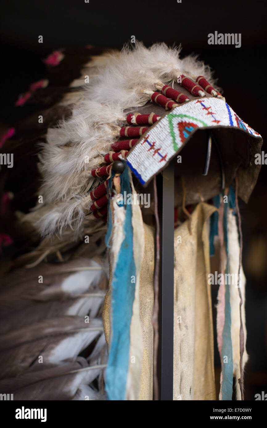 Native American feathered war bonnet / headdress for sale, Paris's ...