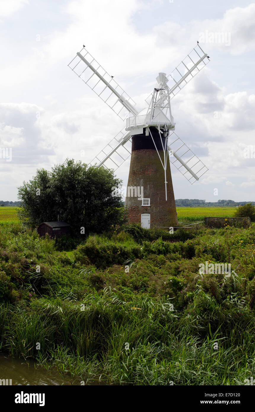 Norfolk broads drainage mill hi-res stock photography and images - Alamy