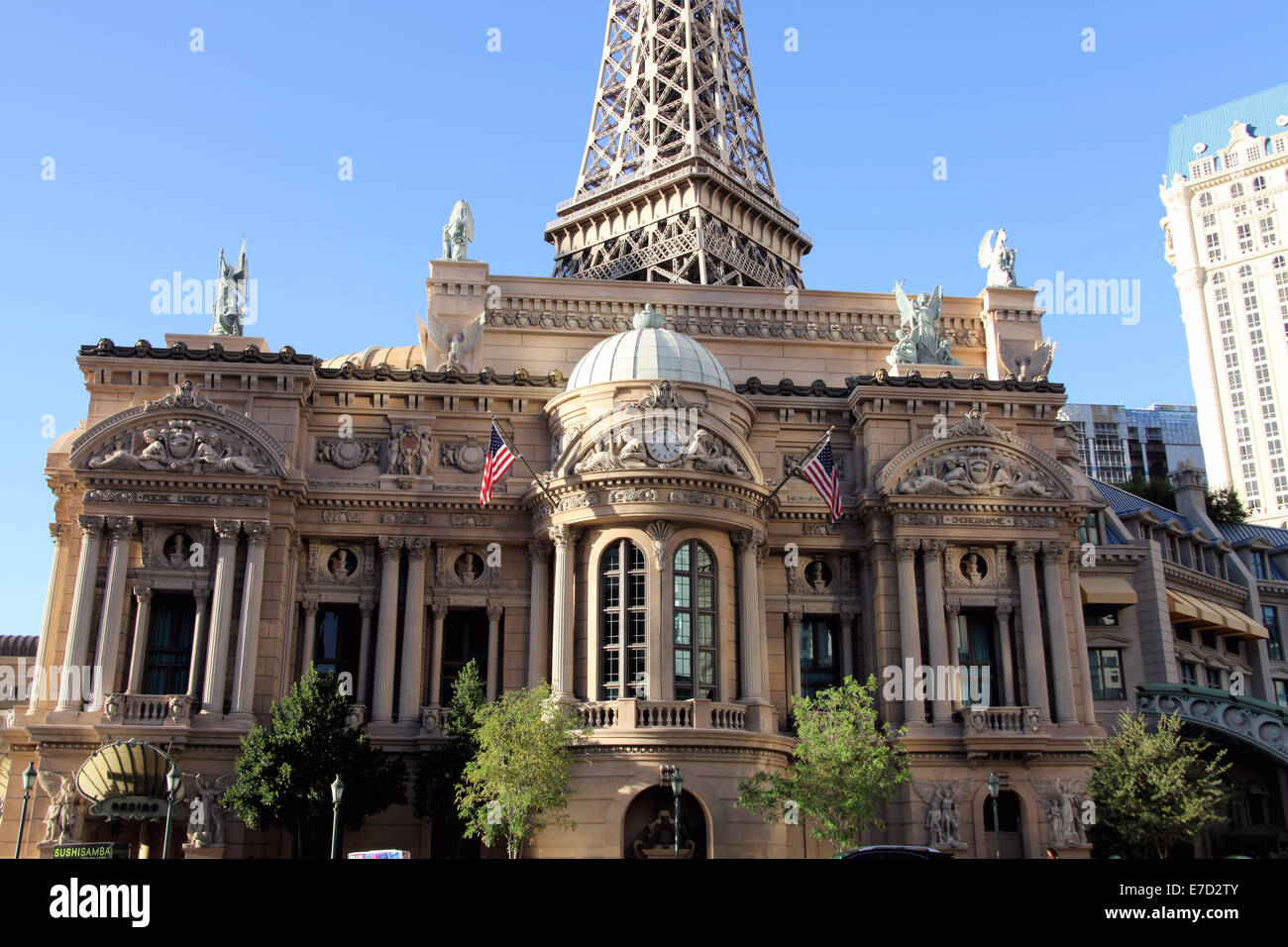 FRENCH PALACE TYPE BUILDING WITH EIFFEL TOWER IN BACKGROUND Stock Photo ...