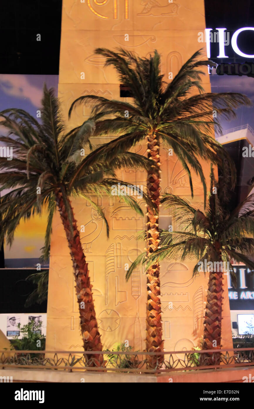 EGYPTIAN MONUMENT WITH PALM TREES Stock Photo - Alamy