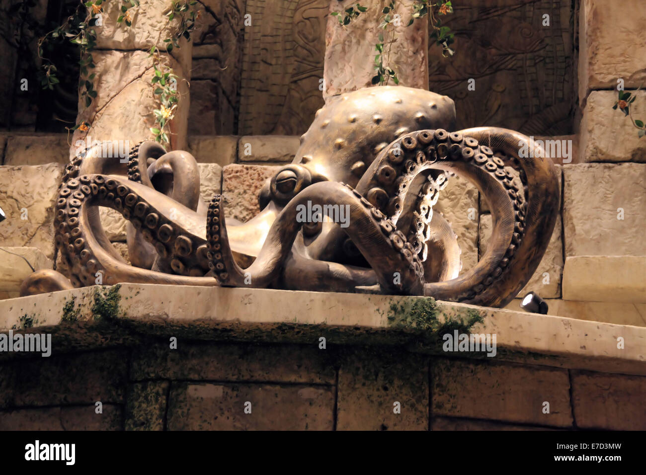 Octopus sculpture hi-res stock photography and images - Alamy