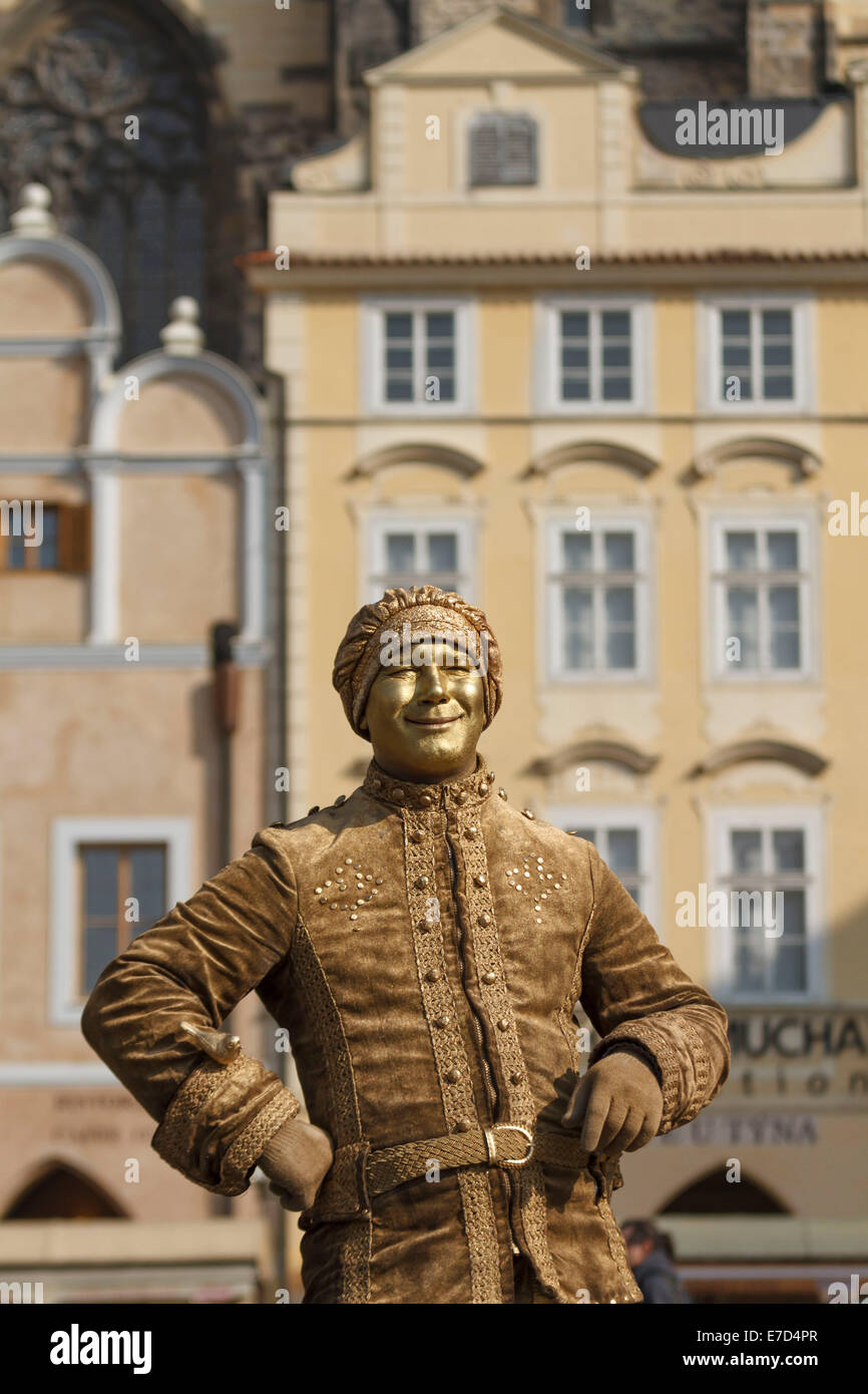 mime artist statue gold golden street performer performers busking ...
