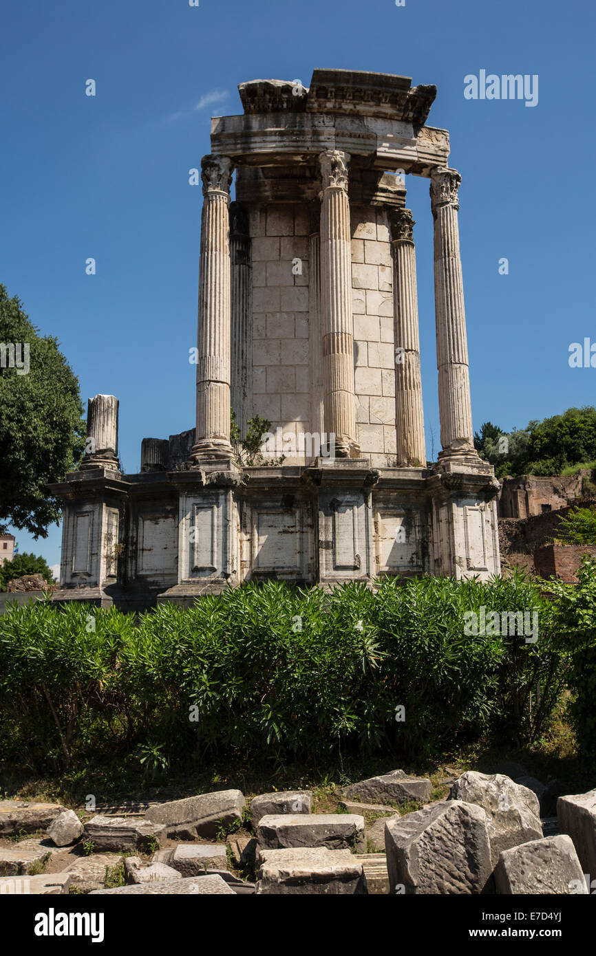 Abandoned ancient roman ruins hi-res stock photography and images - Alamy