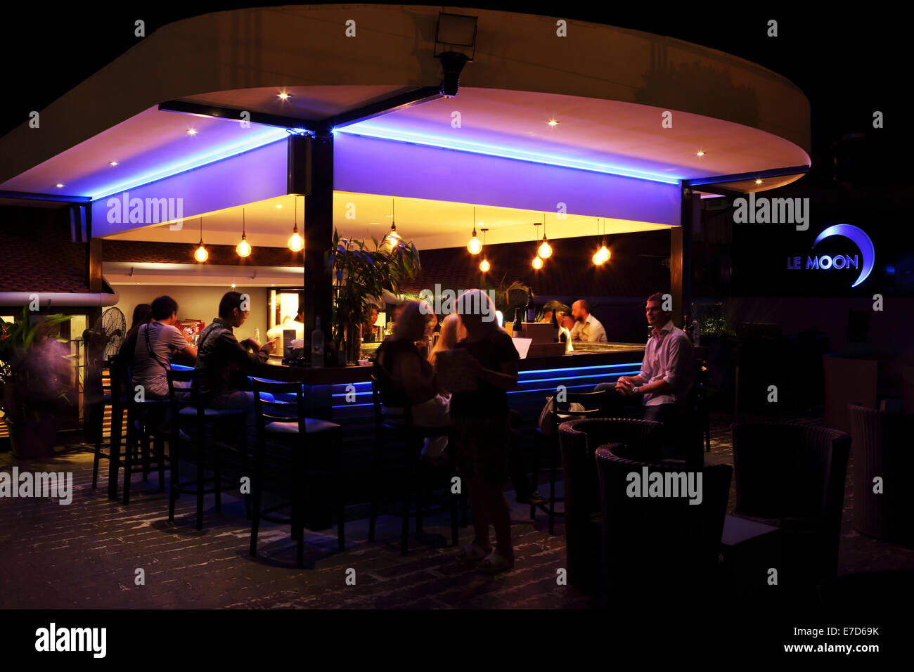 Le moon bar phnom penh hi-res stock photography and images - Alamy