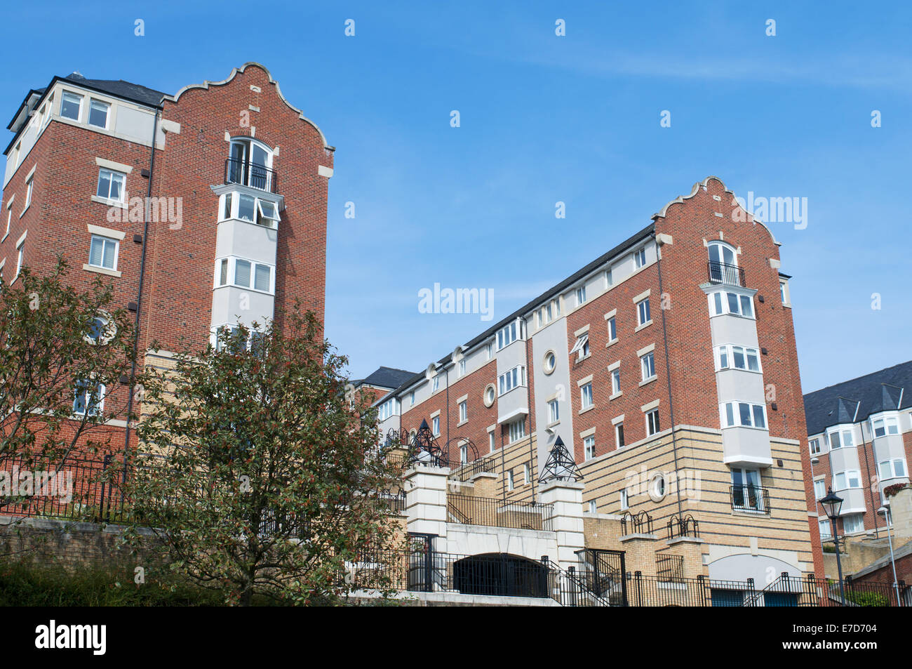 Modern housing development hi-res stock photography and images - Alamy