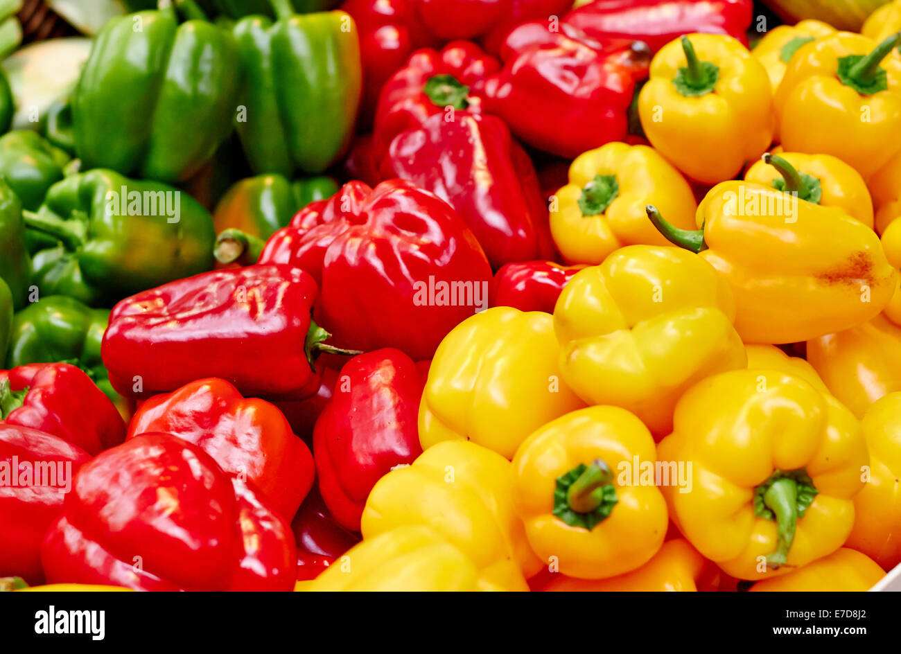 Colourful peppers and vegetables at the market Stock Photo - Alamy