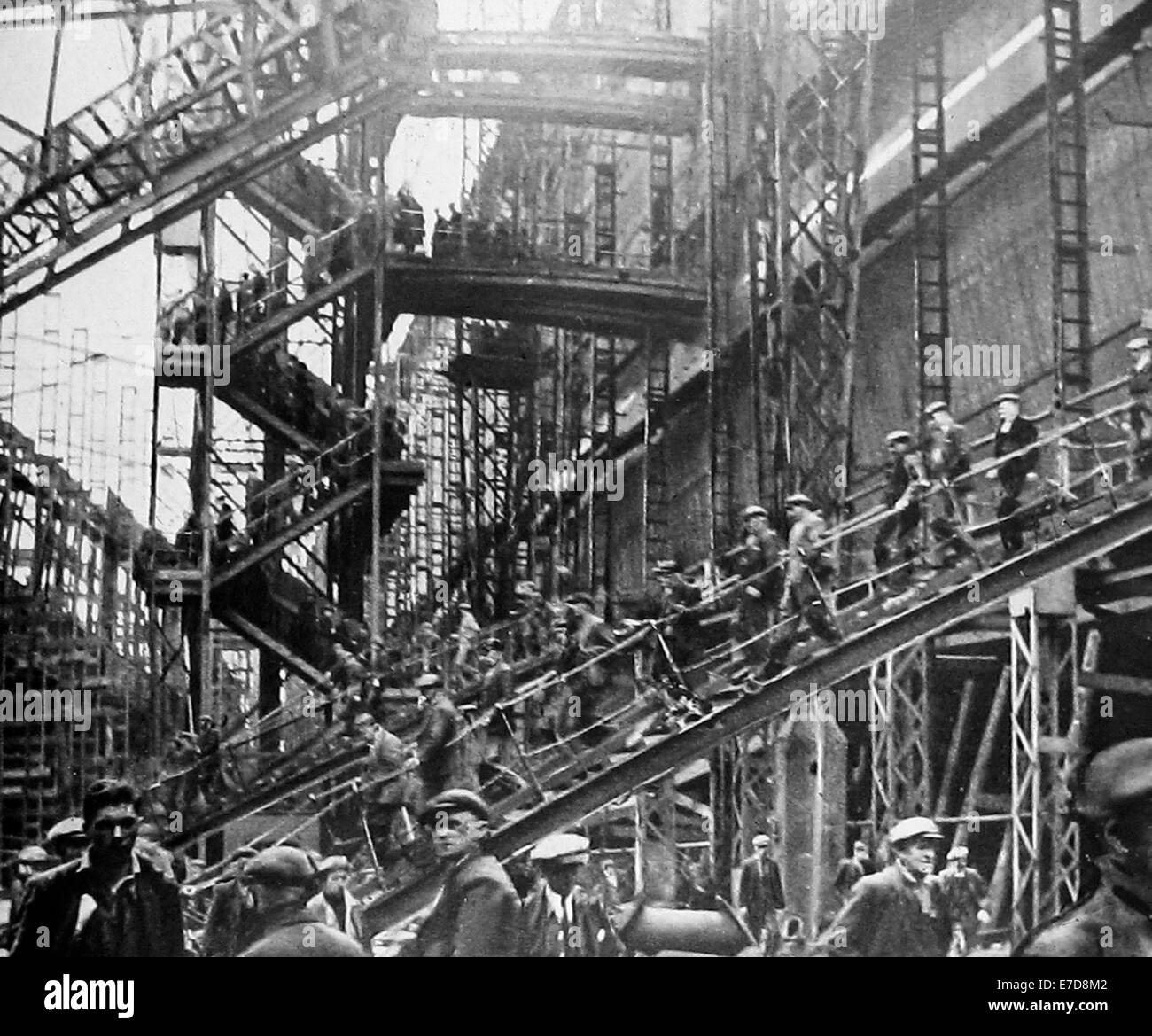 Construction of RMS Queen Elizabeth launched in 1938 Stock Photo - Alamy