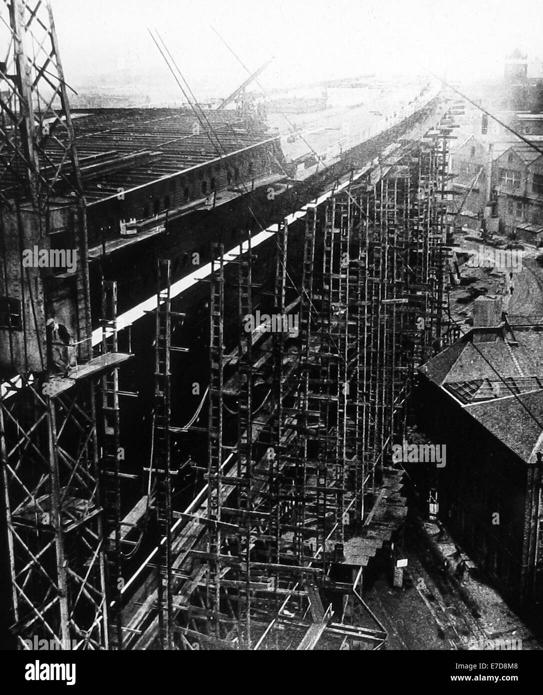 Construction of RMS Queen Elizabeth launched in 1938 Stock Photo - Alamy