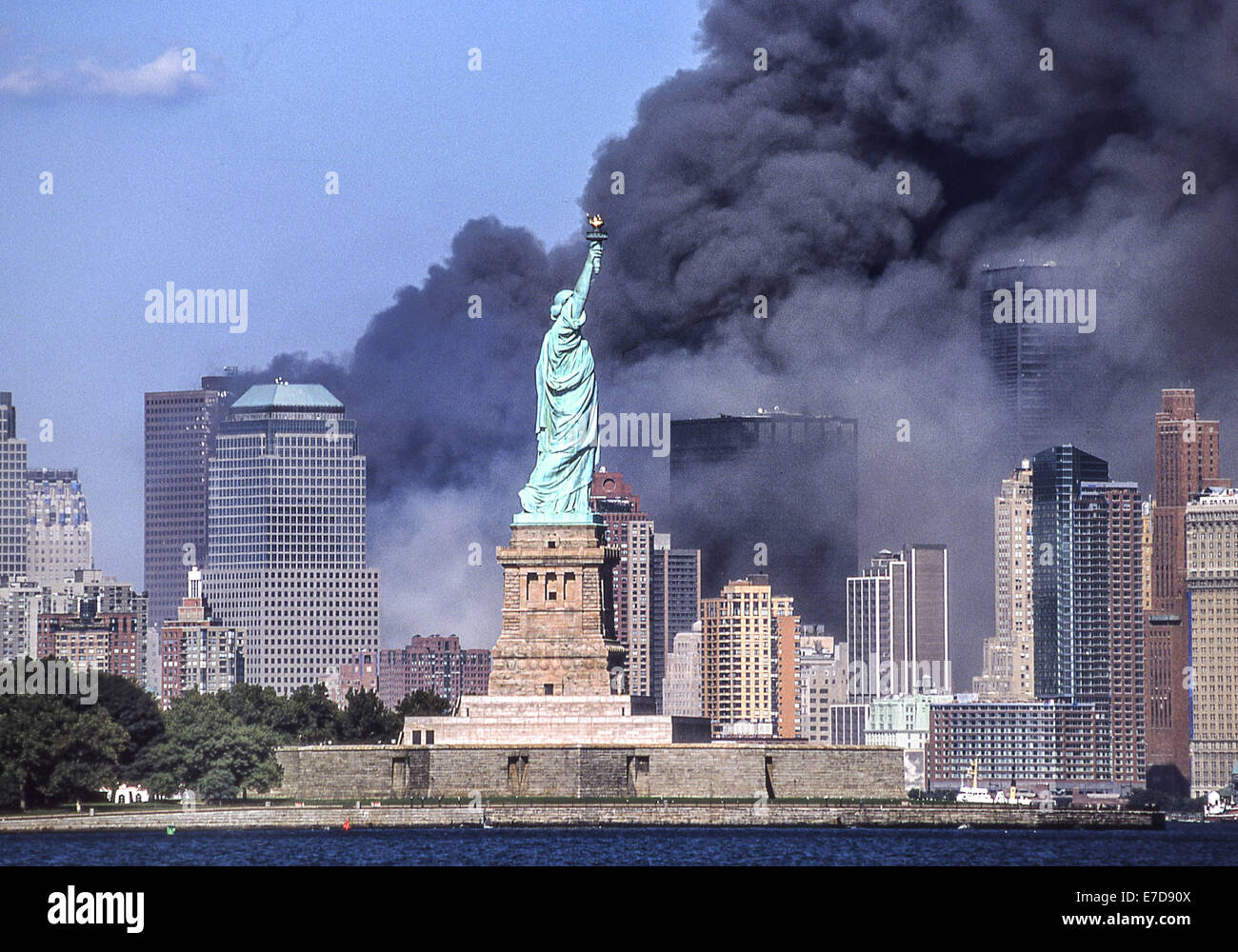 Sept. 11, 2001 - New York, New York, US - The Statue of Liberty stands ...