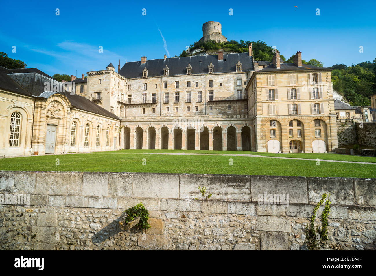 Chateau at La Roche Guyon, Val d'Oise, France Stock Photo - Alamy