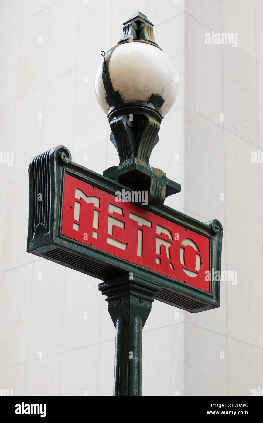 Paris subway (metro) station sign - France Stock Photo - Alamy