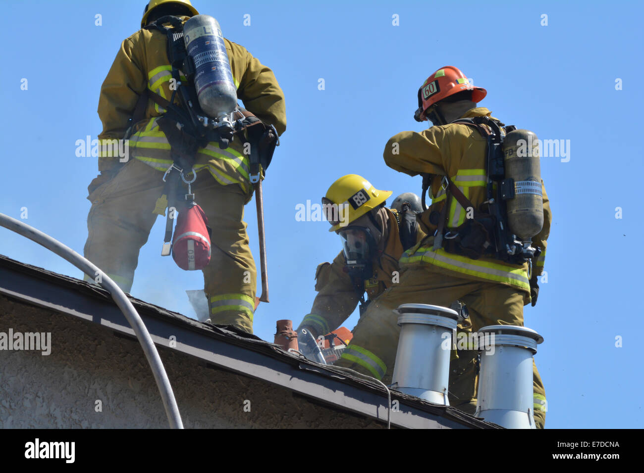 Los Angeles Fire Department at a building fire Stock Photo - Alamy