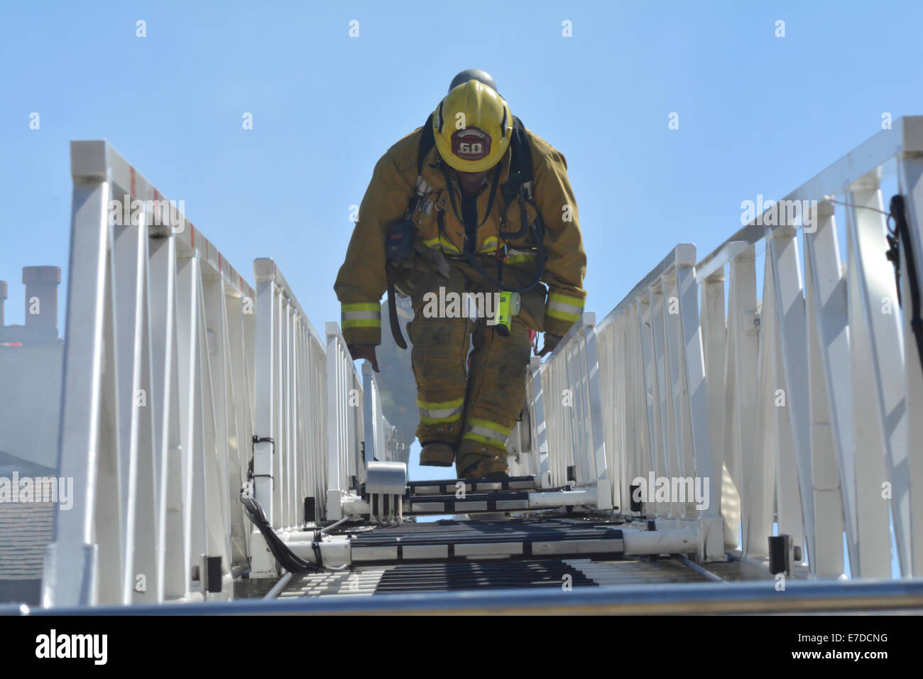 Los Angeles Fire Department at a building fire Stock Photo - Alamy