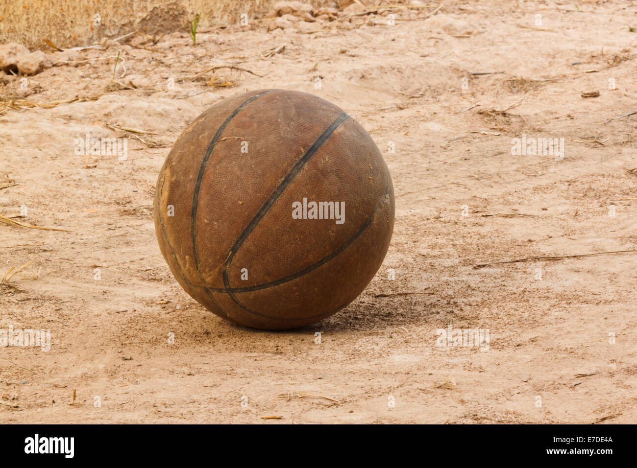 Old basketball basket hi-res stock photography and images - Alamy