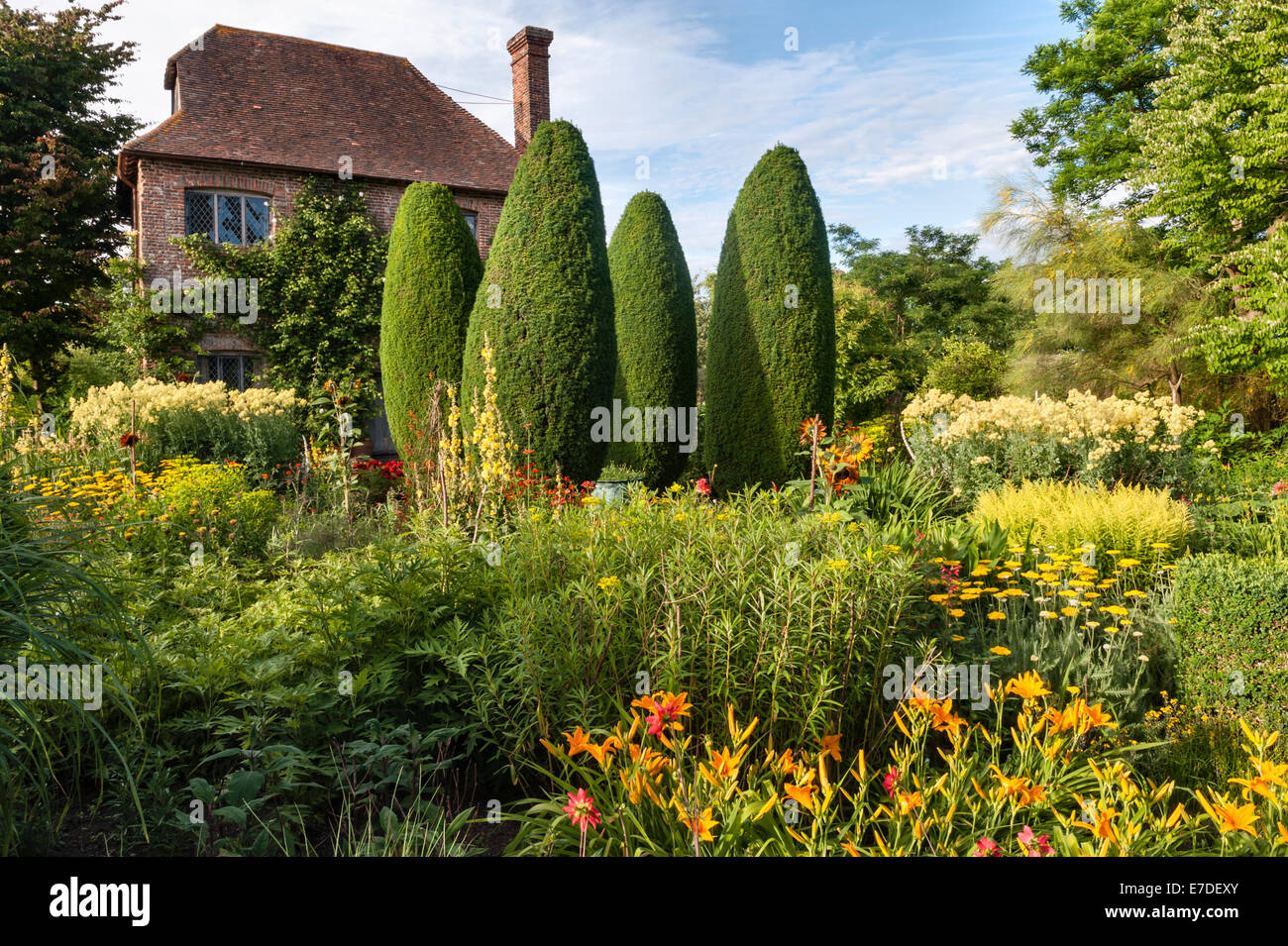 Sissinghurst castle garden hi-res stock photography and images - Alamy