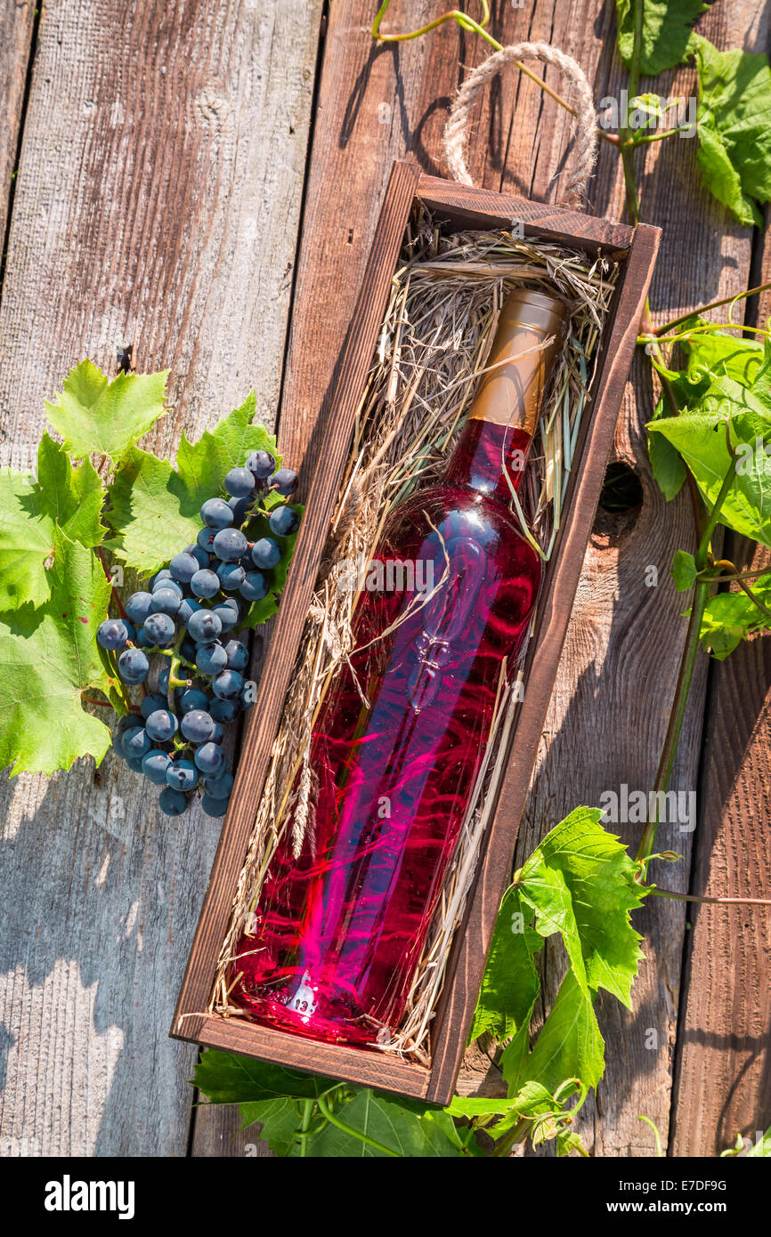 Rose wine in a wooden box Stock Photo - Alamy