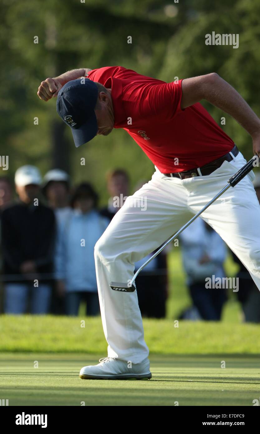 Bryson dechambeau trophy golf hi-res stock photography and images - Alamy